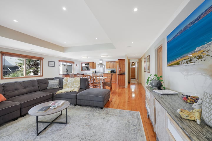 Spacious - Central- Walk To Town - Great Backyard - Warrnambool