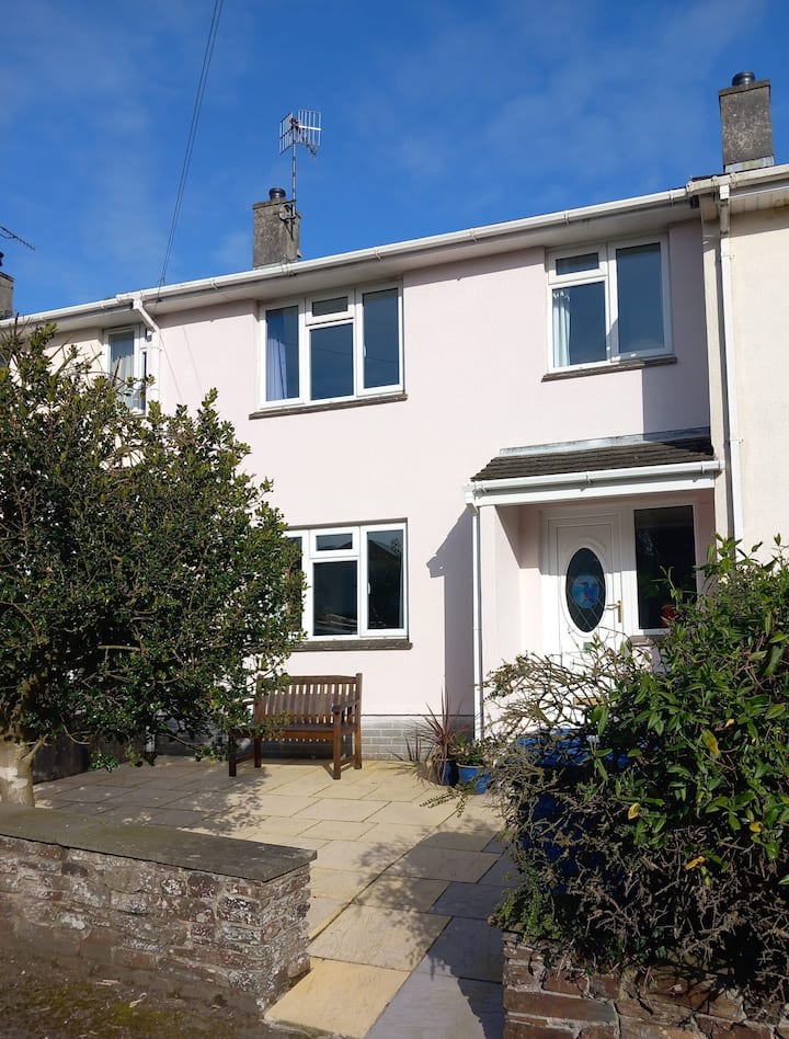 Village Cottage Near Beaches - Kingsbridge