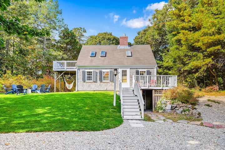 *Secluded, Walk To Rail Trail, Dog-friendly Oasis - Harwich, MA