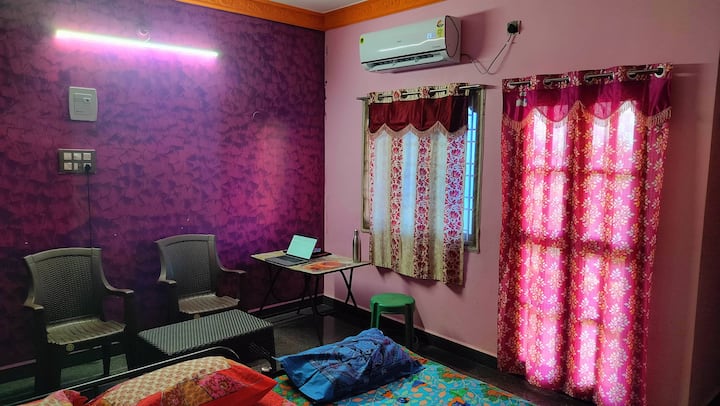 Scenic Room | Ac + Breezy Balcony - Tiruvannamalai