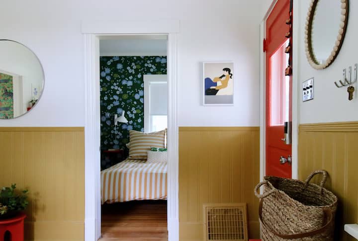 Swiss-modern 1918 Cottage - 奧馬哈