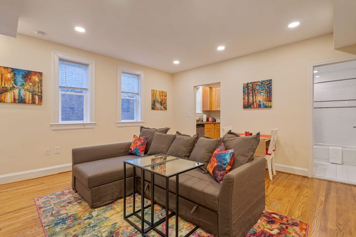 Adams Morgan, Dupont Circle, Walk To The Park 12. - Washington, D.C.