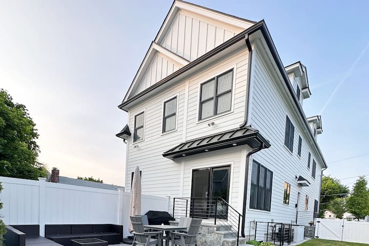 Large & Modern New Construction In Newton - Newton, MA