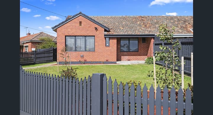 Newly Renovated Two Bedroom Home - Avalon Airport