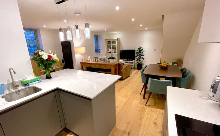 City Centre House With Parking & Garden - Bath