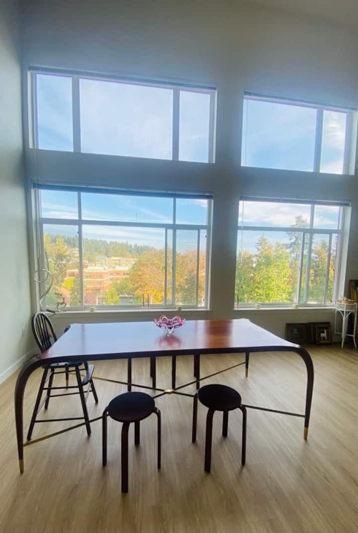Beautiful Large Loft Style 2b/2b - Redmond, WA