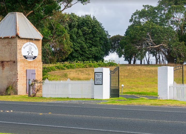 "The Banksia" Upstairs Apartment - Phillip Island