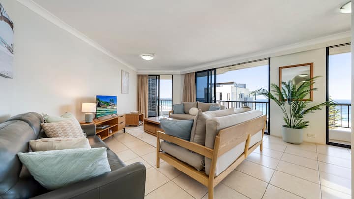 Carrington Getaway - Ocean Views, Wifi & Parking - Gold Coast