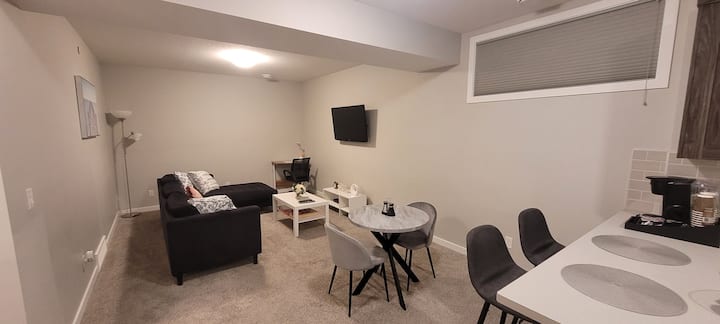 Spacious & Cozy Suite In Livingston Nw Calgary - Alberta