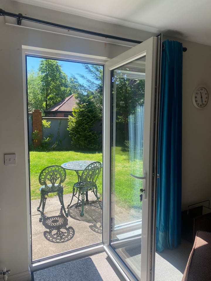 Private Quiet Sunny Bungalow - Knutsford