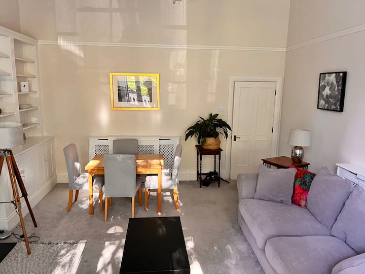 Stay In The Heart Of Clifton Village -