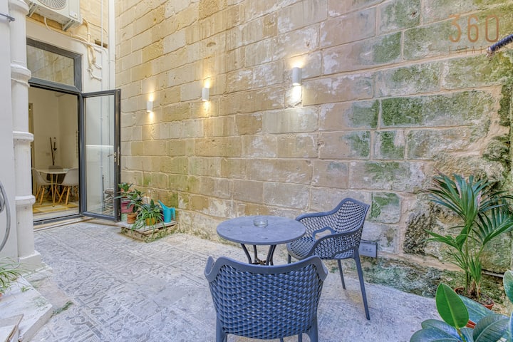 Lovely Traditional 4br Townhouse In Charming Isla - Valletta