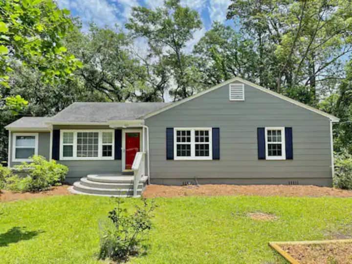 5* Cozy 3 Bedroom Midtown Bungalow Home - Tallahassee, FL