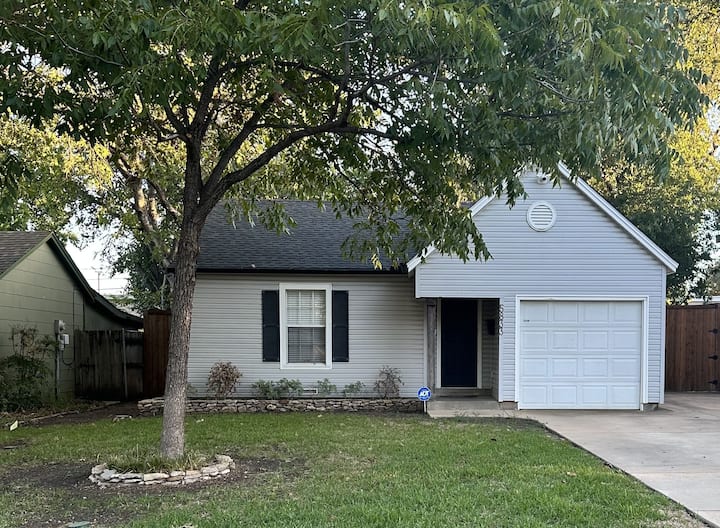 Cozy 2-bedroom Home Fort Worth - Montserrat Road – Fort Worth
