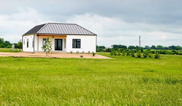 Charming Modern Farmhouse - Round Top, TX