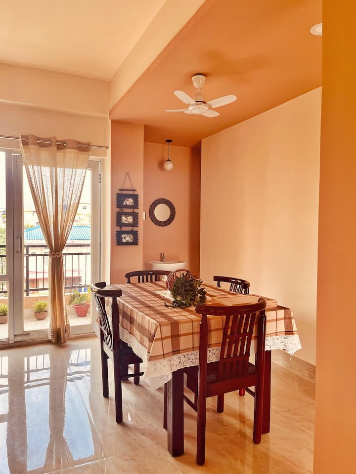 Amber Home: Spacious 1 Bhk With 1 Bath & 2 Balcony - Guwahati