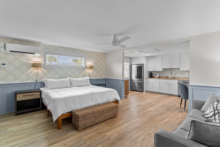 Loggerhead Inn & Suites - King Suite - Surf City, NC