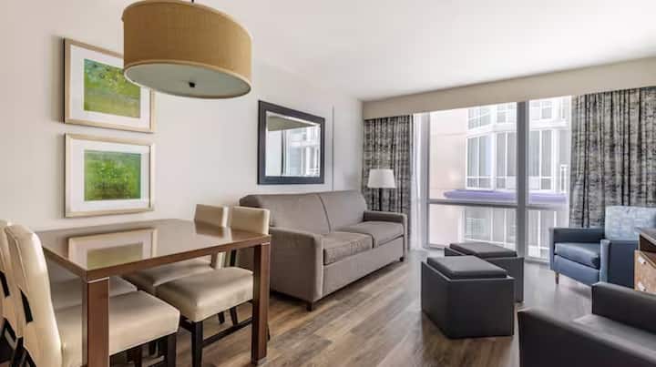 One Bedroom At The Amazing Oceanaire Resort! - Virginia Beach, VA