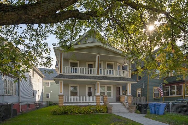 Private & Comfortable 1st Flr Bedroom B - Tremont - Cleveland, OH