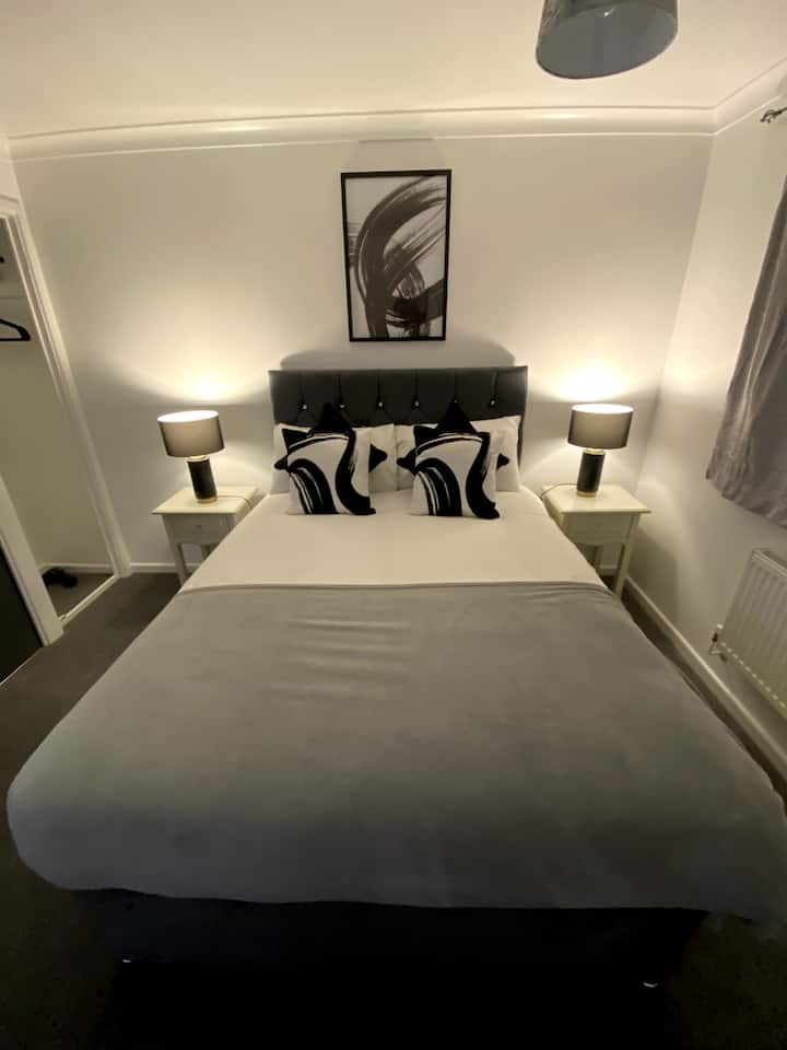 Dovefield House - Modern 3 Bed Home In Uttoxeter - Uttoxeter