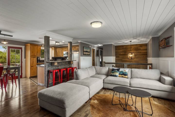 Bozeman Haus Cozy 4 Bedroom 2 Story Sleeps 6-8 - Bozeman, MT