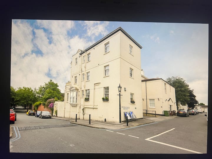 No Frills 3 Bed Flat Nottingham - Nottingham