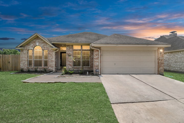 Modern Cozy Home! - South Houston, TX