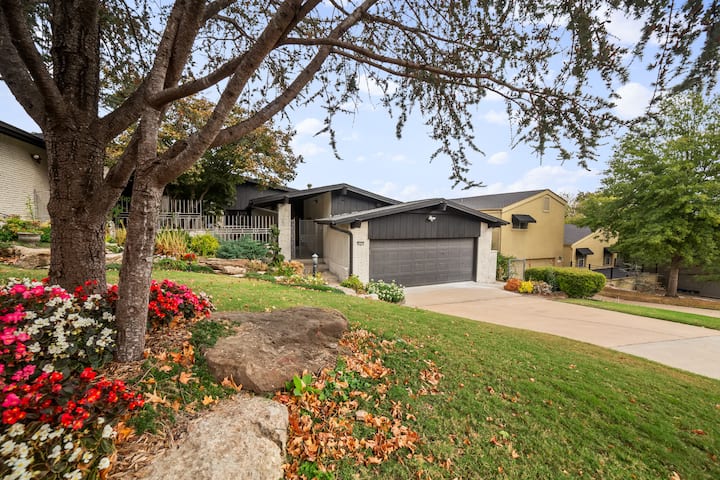 Executive Living With City View - Tulsa, OK