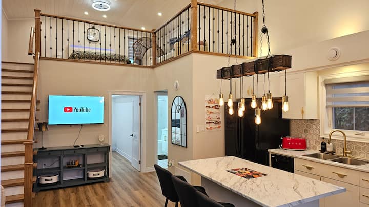 Luxury Family House 3 Beds, 1 Bath, 5 Guest - Toronto