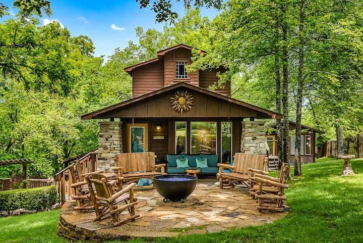 Walnut - The Woods Cabins - Eureka Springs, AR