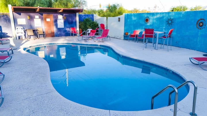 Warm & Quaint Retreat W/ Pool - Tucson, AZ