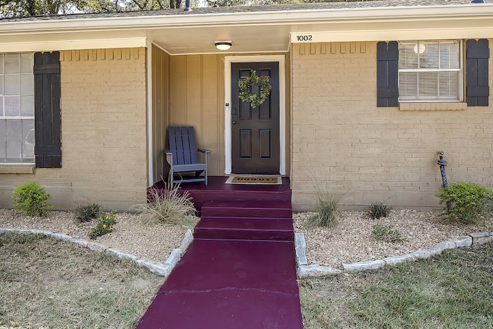 1.5 M To Kyle Field | Fire Pit | Kids Hangout - Bryan, TX