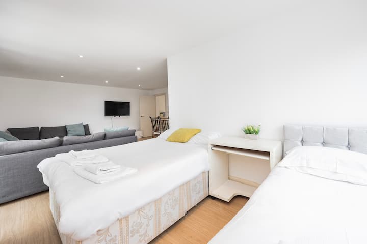 Headsonbed Largergroups Sleeps15 - Greenwich