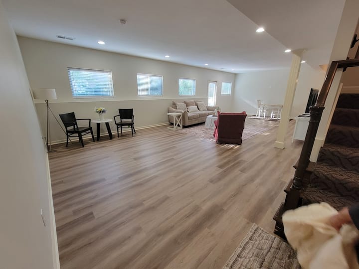 Spacious Basement And Two Bedrooms - Female Guests - Overland Park