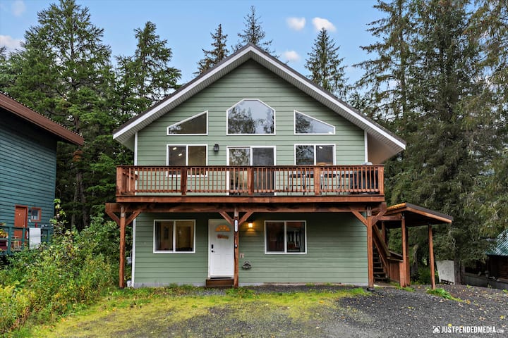 Remodeled Duplex - Top Floor - Close To Ski Lifts - Girdwood, AK
