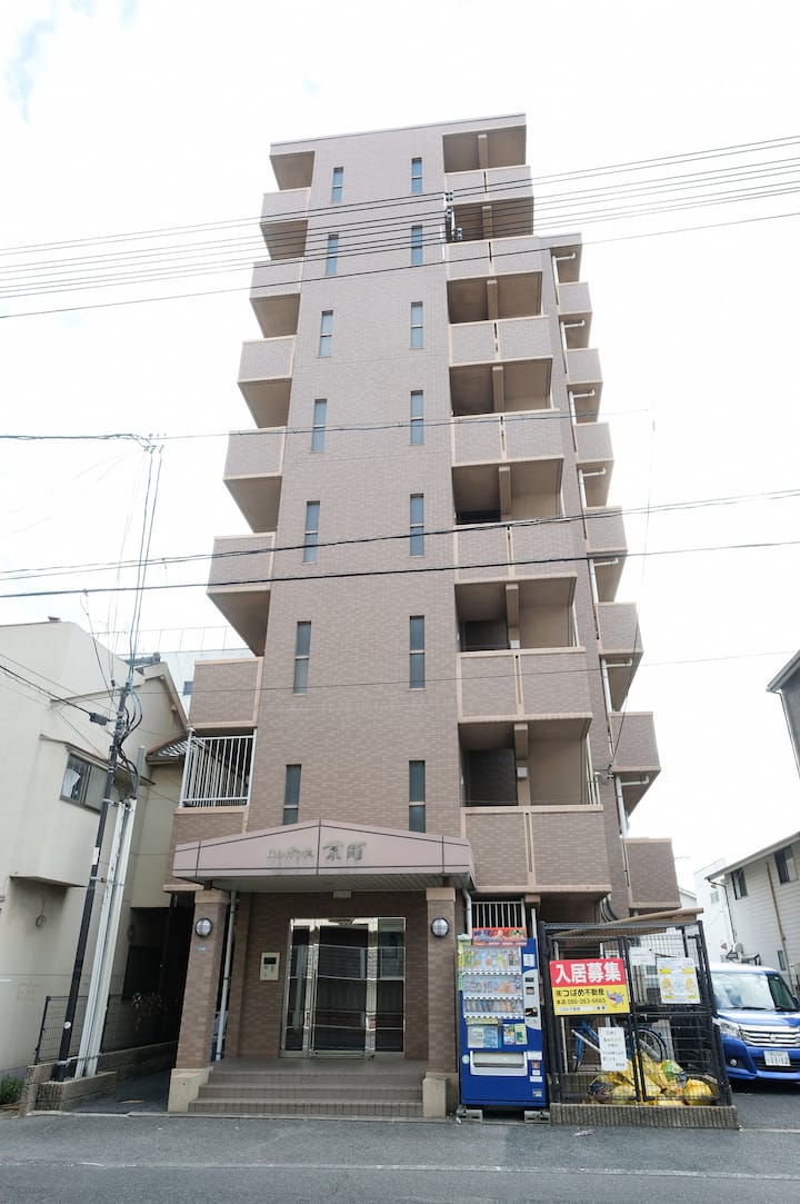 [El42]移動に超便利な中心部に泊まろう-広々qサイズベッドに無料駐車場あり - Okayama, Japan