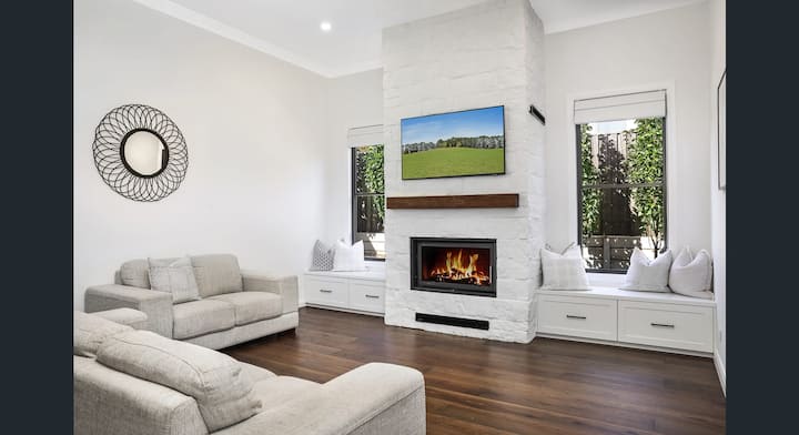 Peace & Comfort With Mountain Views & Heated Pool - Alpine