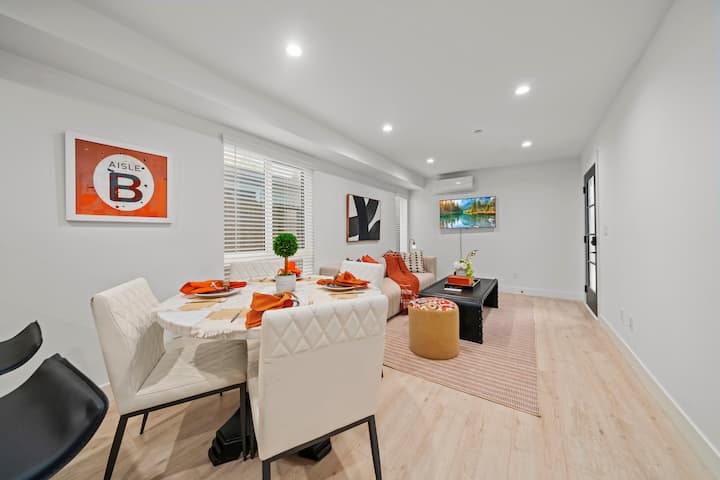 New 2-bedroom In Hollywood Center/with Balcony - Hollywood, CA