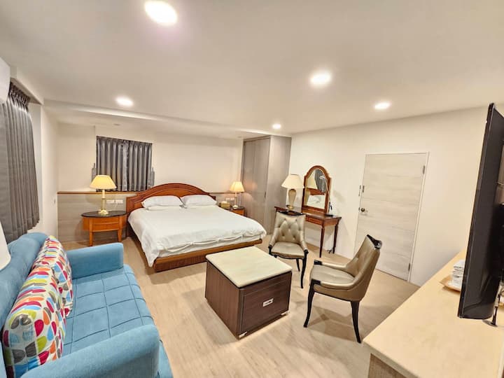 豪華家庭房(4~8人即可入住。含戶外大露臺，飽覽九份山城/海景) - Keelung City