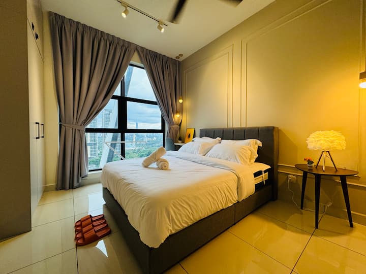 Couple’s Paradise @ Mont Kiara [1km Mitec] - Kuala Lumpur