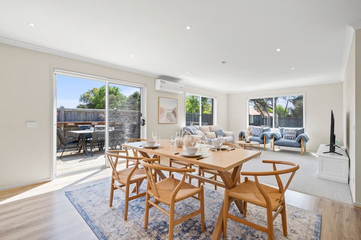 Sunny & Roomy Coastal Getaway - Phillip Island