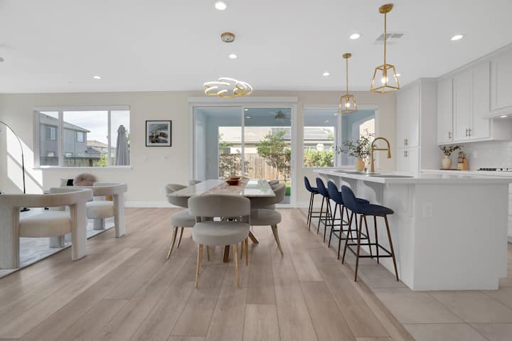 Modern Comfort: Stockton Edition - Stockton, CA