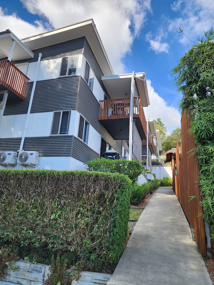 Cozy 2-bedroom Apt W/ Pool & Bbq - Solomon Islands