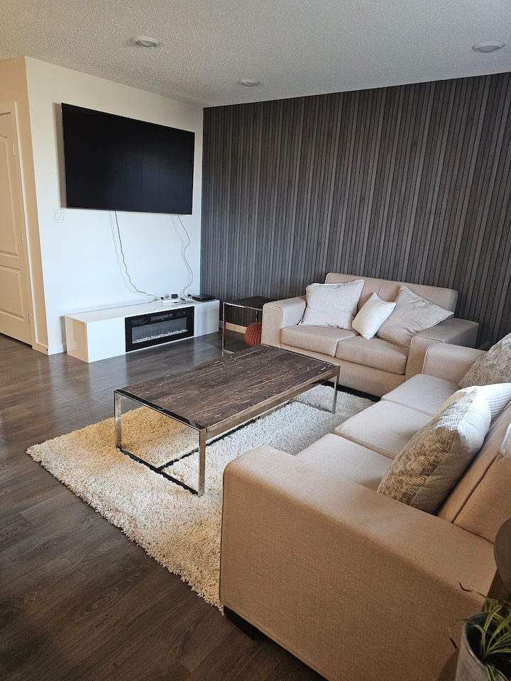 Modern Duplex, Quiet Relaxation - Spruce Grove