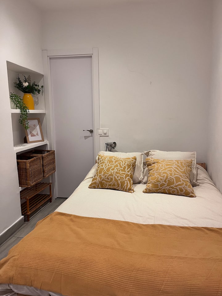 Lavapies Cozy Private Appt - Madrid