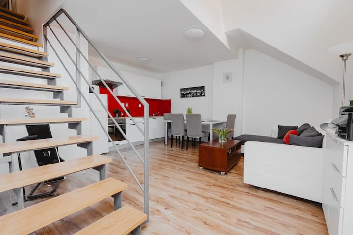 Sunny Spacious Flat For 6-8 People -Super Host 5* - Prága