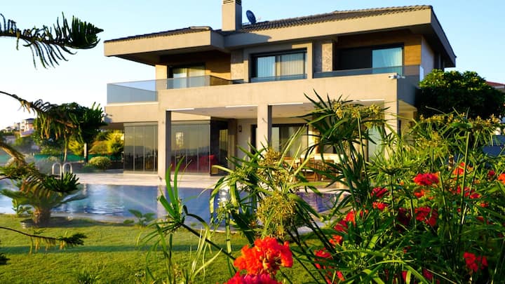 Efe Delux; ÇEşme Ovacık'ta Lüks Villa - Çeşme