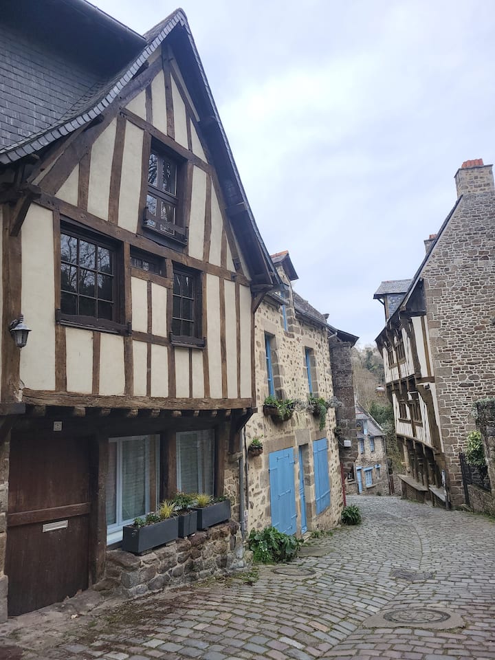 Le Duclos-gavotine Petite Maison Médiévale à Dinan - Dinan
