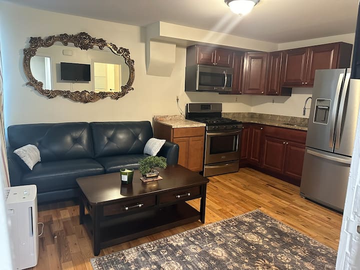 Central Location 1 Bed 1 Bath With Parking - Albany, NY