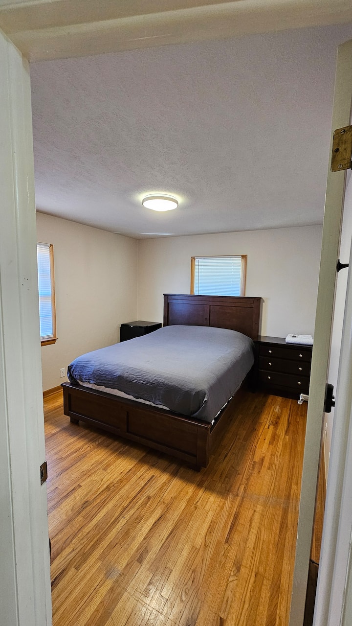Restful & Affordable Stay Near Midtown - Omaha, NE